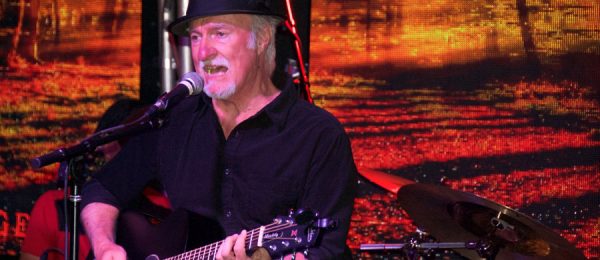 Robby Dupree Performs at Bogies – The Hollywood 360