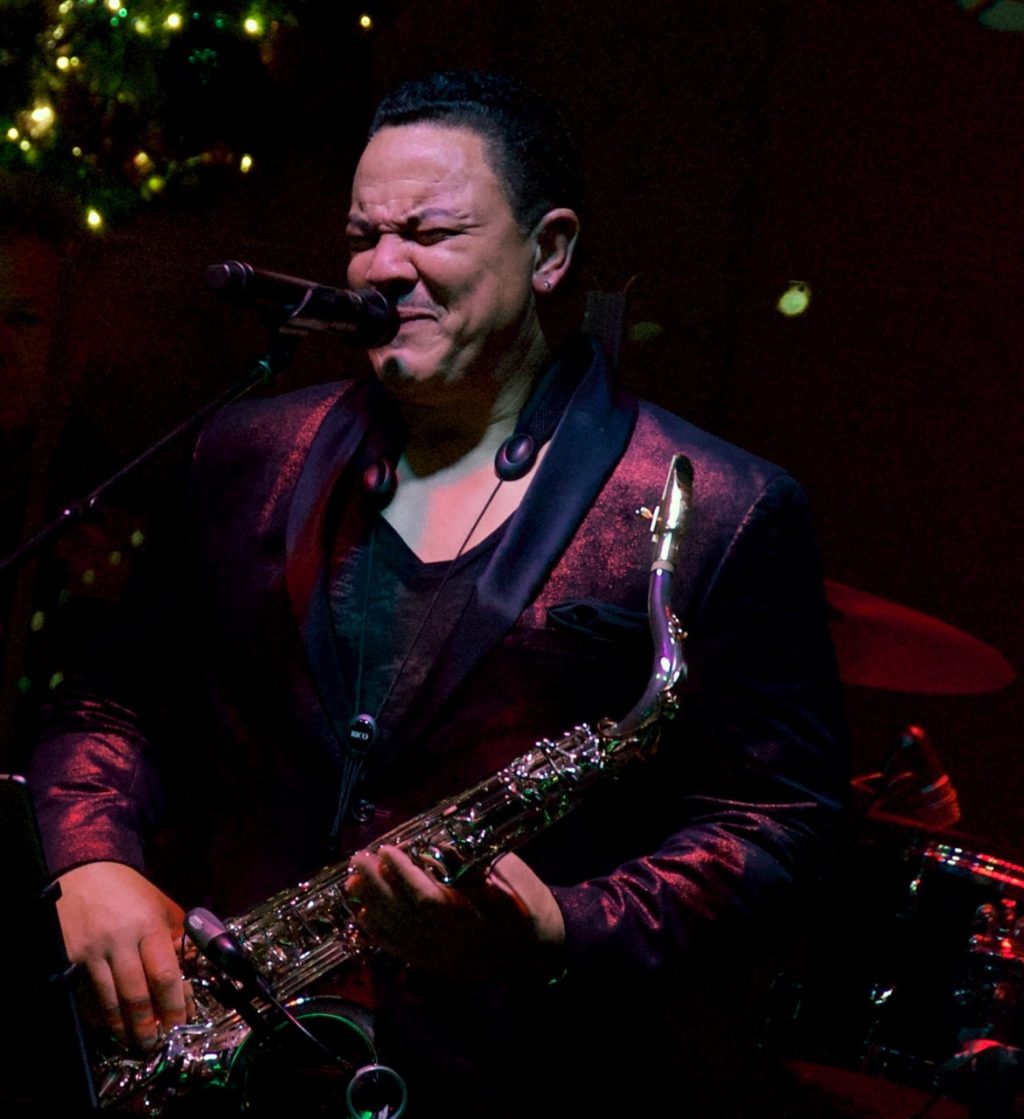 Darryl Walker Performs His Holiday Concert at Spaghettini – The ...